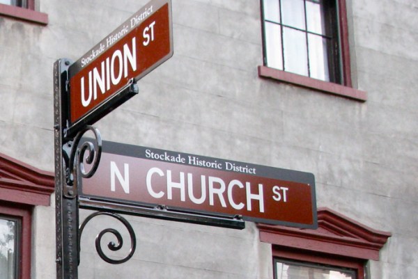 historic district street signs arrive along Front St. (updated) | suns ...