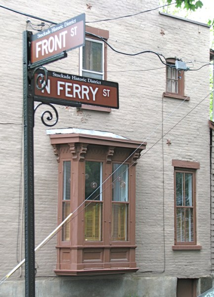 historic district street signs arrive along Front St. (updated) | suns ...