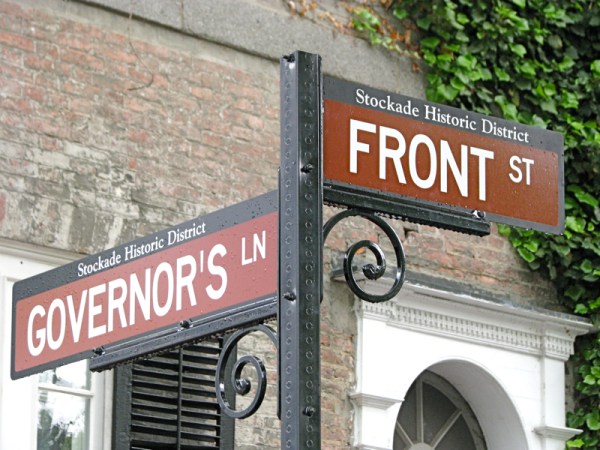 historic district street signs arrive along Front St. (updated) | suns ...